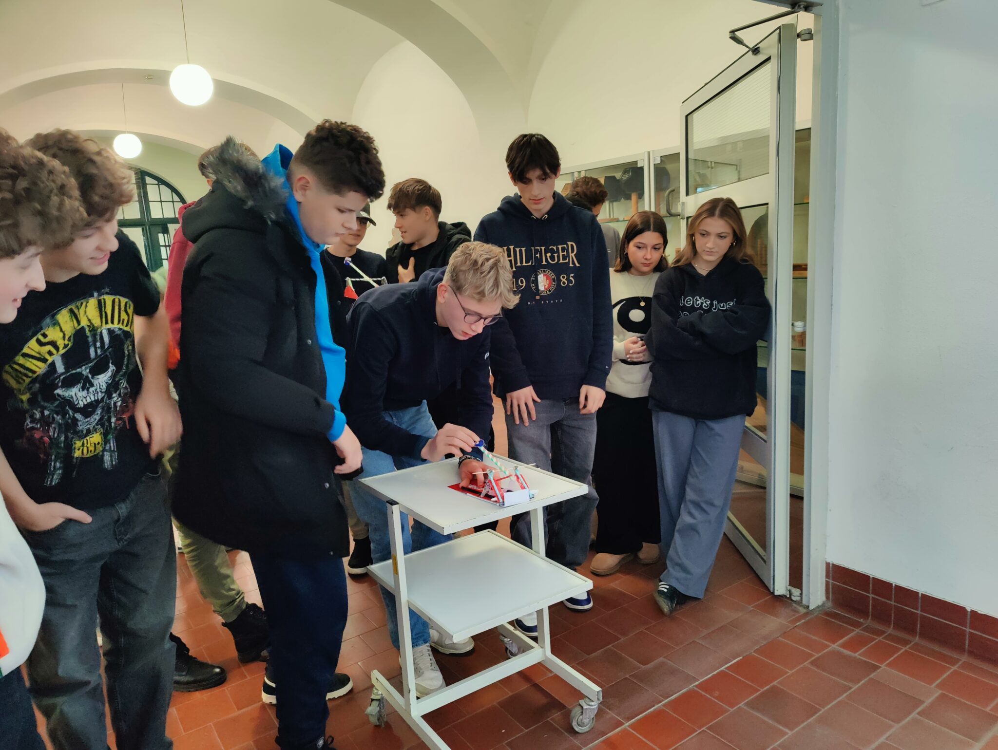 Katapultbau als Ingenieursaufgabe – Professoren der TH Ulm besuchen den ...